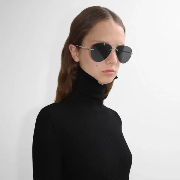 Burberry Aviator Sunglasses With Engraved Logo Detail