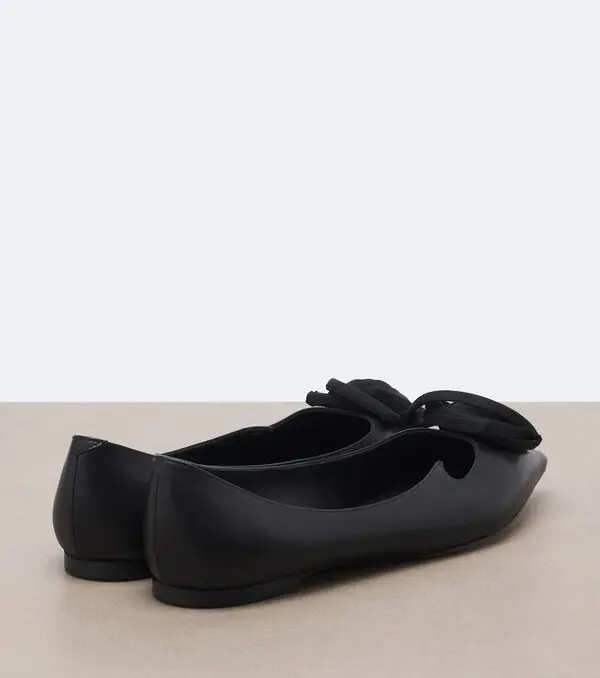 ROGER VIVIER Pointed Toe Ballet Flats - Black