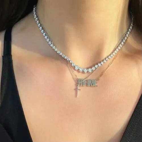 LENI JAMES The Mini Classic Cross Necklace