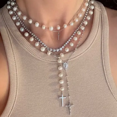 LENI JAMES The Mini Classic Cross Necklace