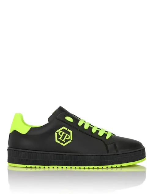 Philipp Plein Low-top Sneakers With Signature Emblem - Black/yellow