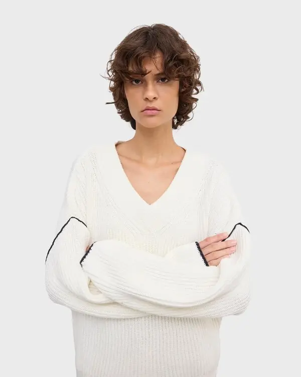 HOUSE OF DAGMAR Relaxed V-neck Knit Vit