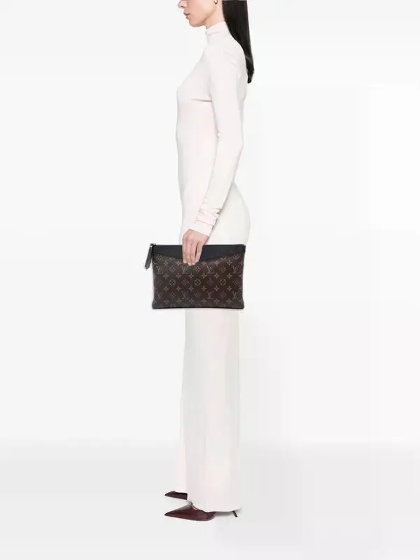 LOUIS VUITTON Monogram Canvas Daily Pouch Clutch Bag - Brown