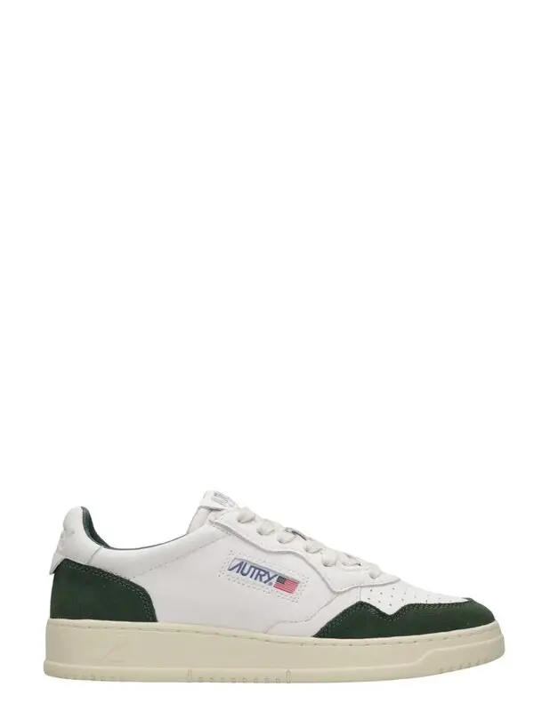 AUTRY Sneakers Medalist Low And Bottle Green - White
