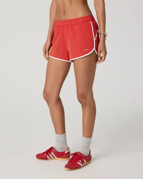 Vuori Clementine Retro Shorts 2.5 - Crimson