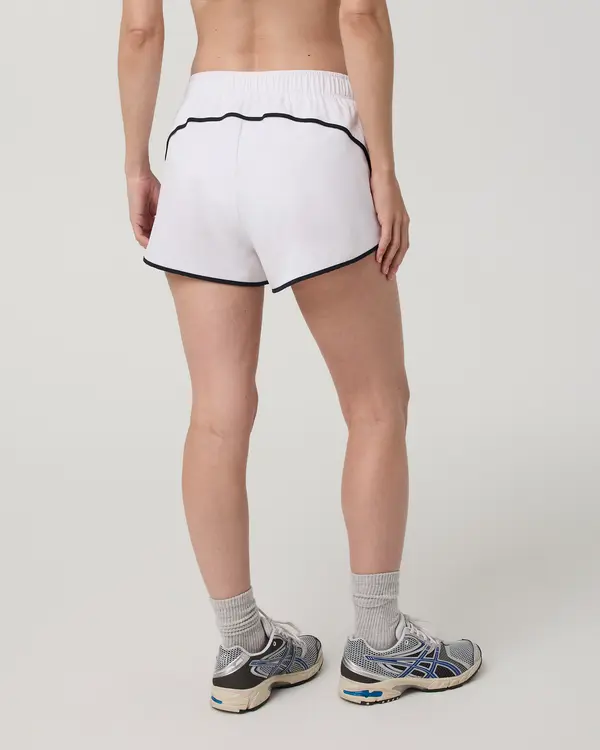 Vuori Clementine Retro Short 2.5 - White
