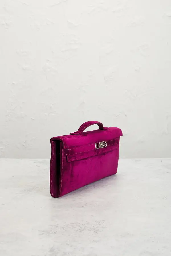 Hermès Kelly Cut Pochette In Burgundy Suede