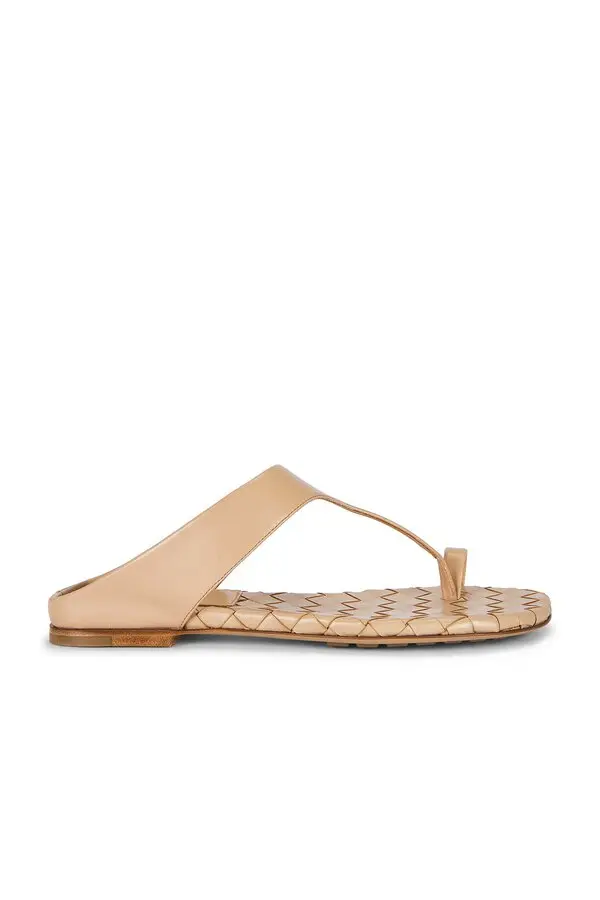 Bottega Veneta Livia Flat Thong Sandal In Beige - Shore