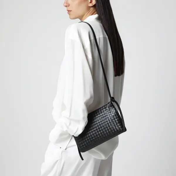 Bottega Veneta Medium Piccolo Pouch In Nappa Leather - Black