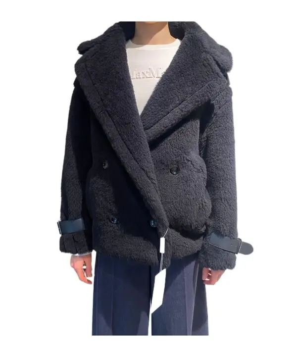 Max Mara Long Sleeves, A Collar, And Button Closure