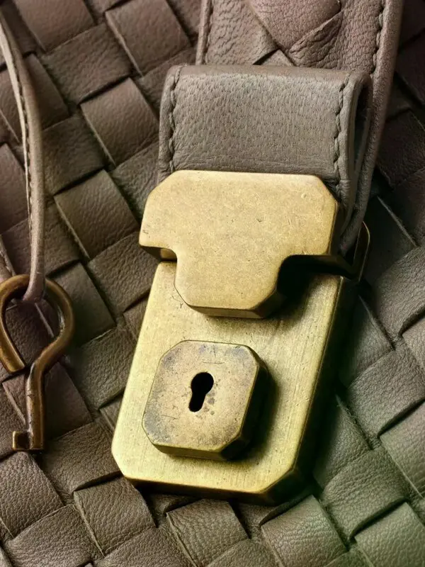 Bottega Veneta Roma Bag Intrecciato Nappa Medium Tote Bag - Neutrals