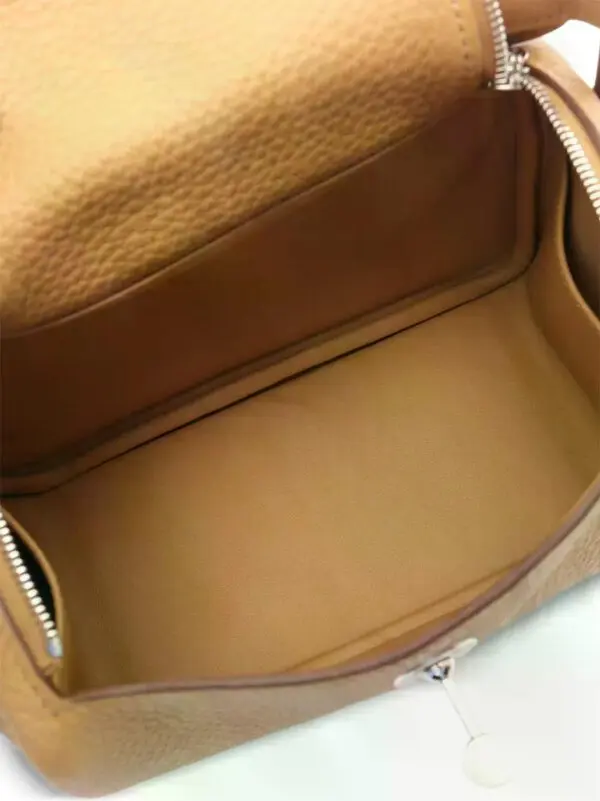 Hermès Mini Lindy Shoulder Bag - Neutrals