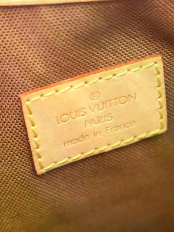 LOUIS VUITTON 2005 Monogram Batignolles Vertical Pm Handbag