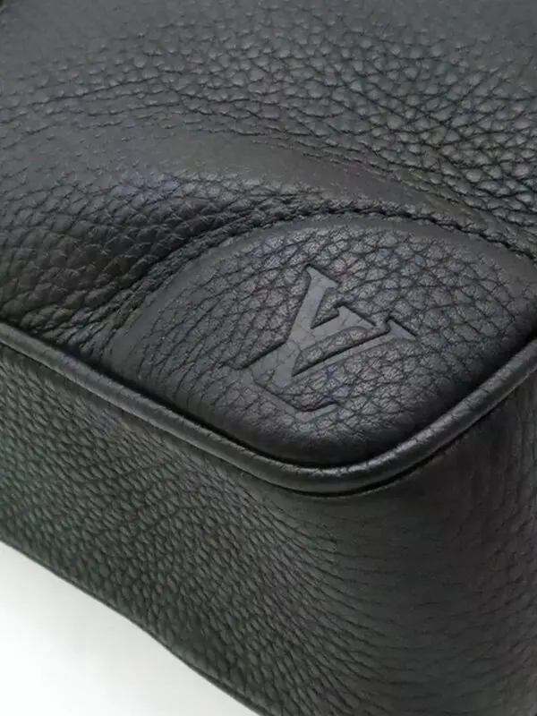 LOUIS VUITTON Taurillon Porte Documents Voyage Business Bag