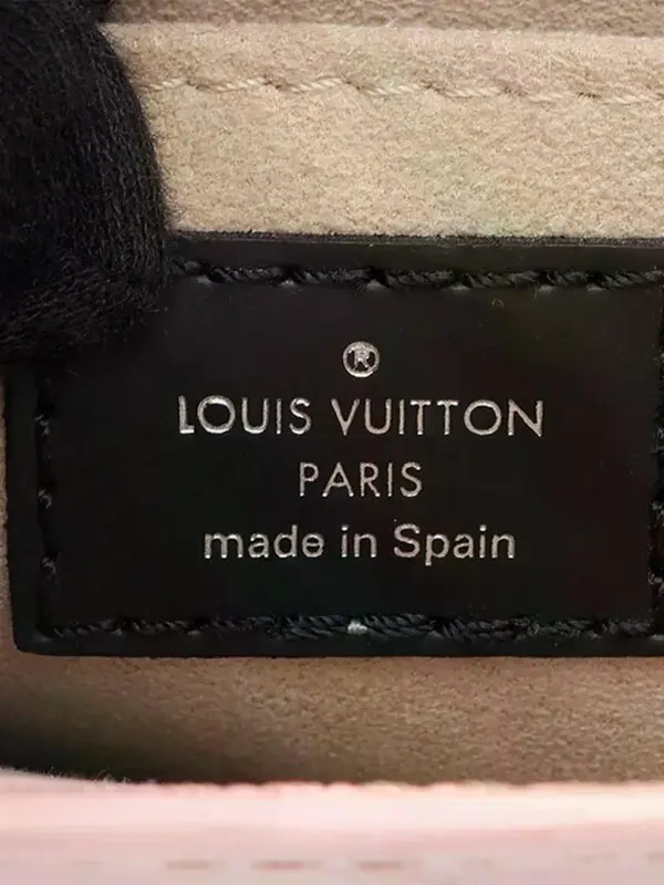 LOUIS VUITTON Epi Petit Sac Plat Satchel - Pink