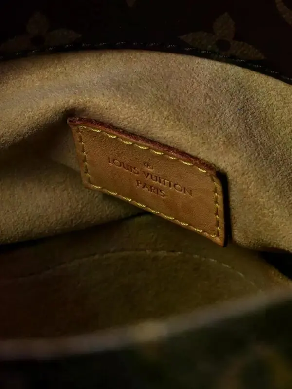 LOUIS VUITTON Artsy Monogram Canvas Mm Hobo Bag