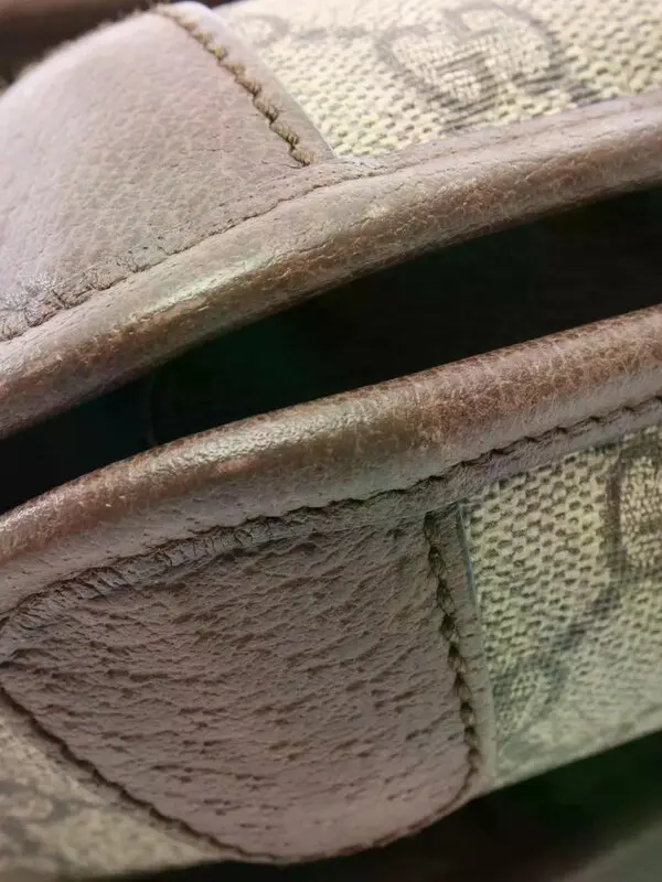 Gucci Small Gg Supreme Crossbody Bag - Neutrals
