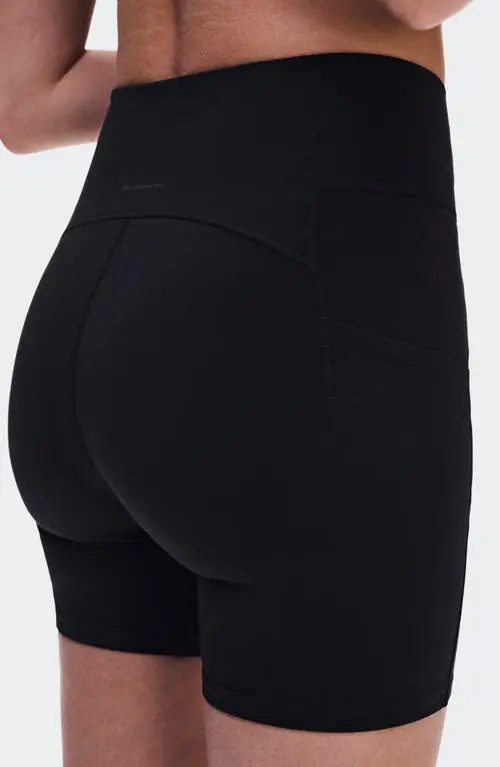 On Studio High Waist Pocket Bike Shorts - Black