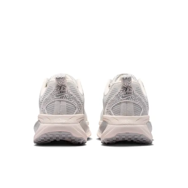 Nike Vomero 18 Se Road Running Shoes