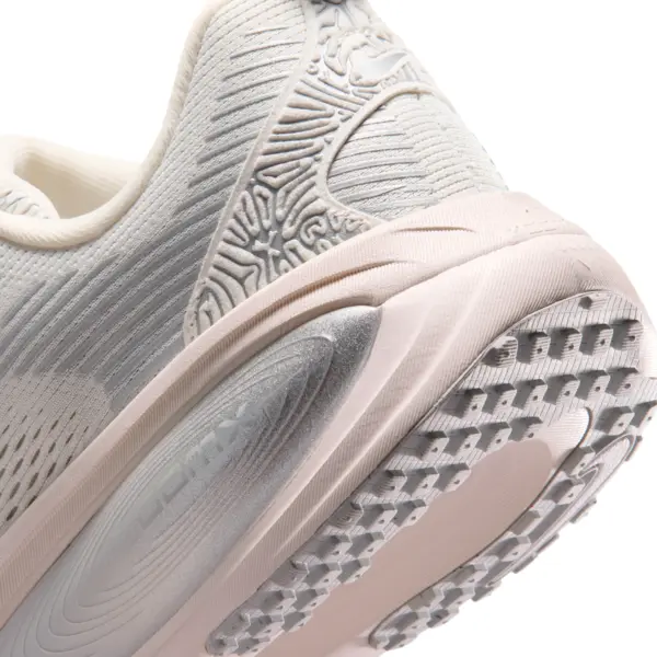 Nike Vomero 18 Se Road Running Shoes