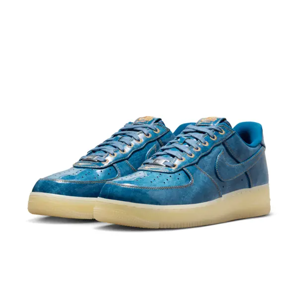 Nike Force 1 Retro Low Top Sneakers