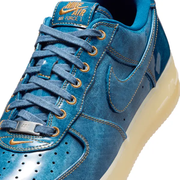 Nike Force 1 Retro Low Top Sneakers