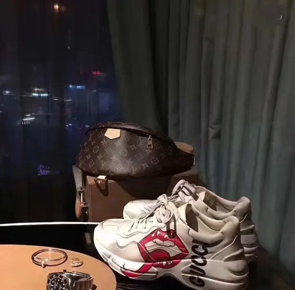 Gucci Rhyton Sneakers With Lip Print - Nude