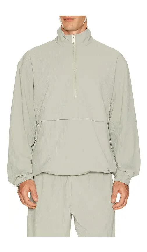 On Courtside 1/2 Zip Eaze In Tan