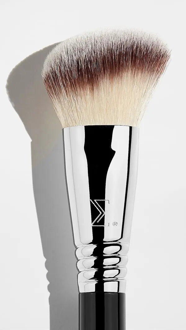 SIGMA BEAUTY F43 Soft Angled Cheek Brush