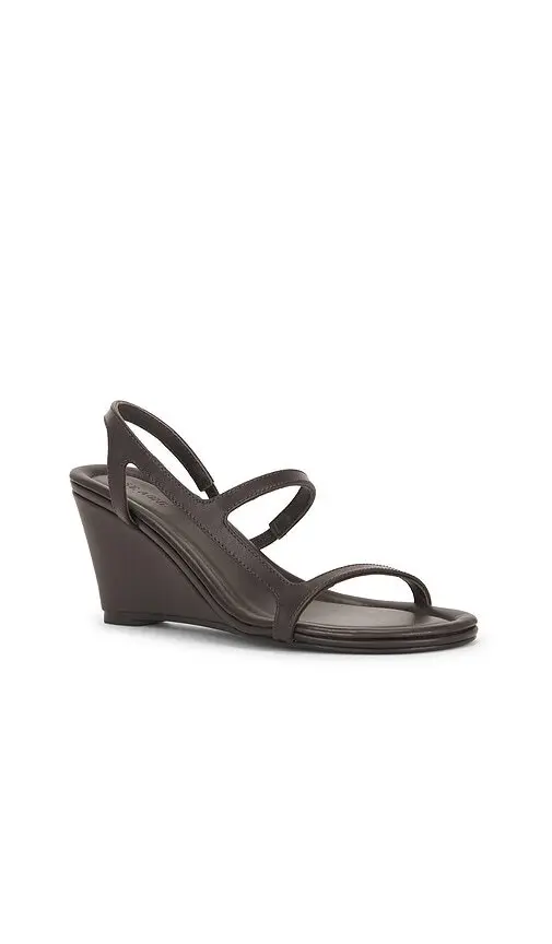 ST. AGNI High Wedge Sandal In Chocolate