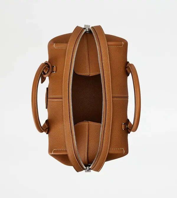 TOD'S Logo Embossed Tote Bag