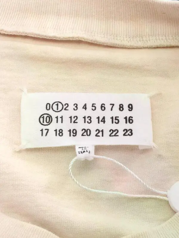 MAISON MARGIELA Numbering Logo-print T-shirt - Neutrals