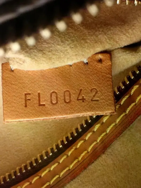 LOUIS VUITTON 2002 Monogram Looping Mm Shoulder Bag - Brown