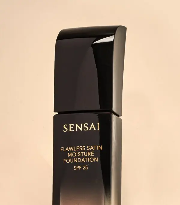 SENSAI Flawless Satin Moisture Foundation Spf 25