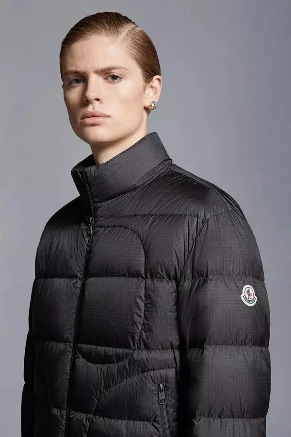 Moncler Heze Short Down Jacket