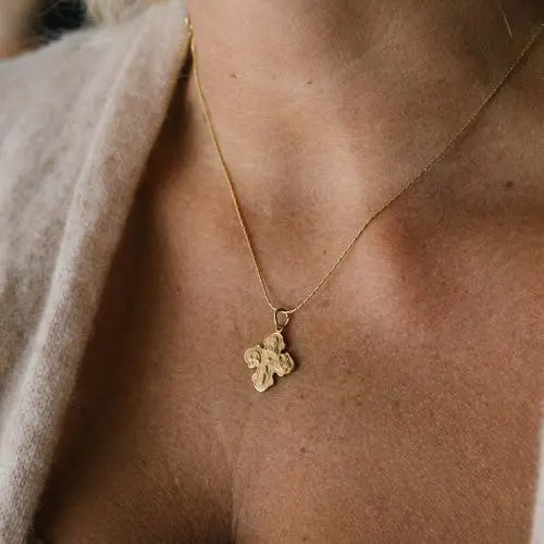 &LIVY Cross Expandable Necklace