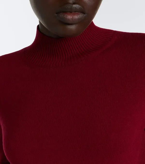 Oscar De La Renta Layered Cashmere Sweater With Detachable Scarf