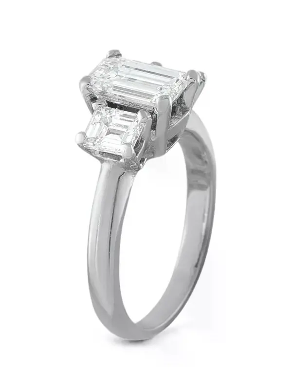 LB EXCLUSIVE Emerald-cut Diamond Three-stone Ring