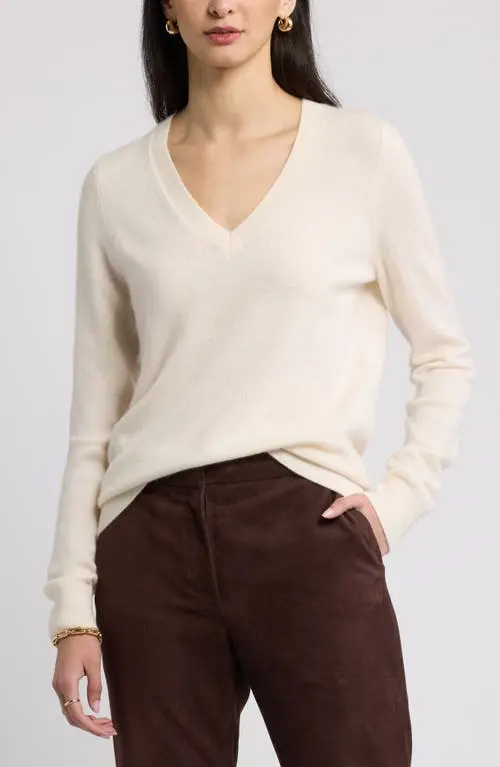 Nordstrom V-neck Cashmere Sweater - Ivory Snow