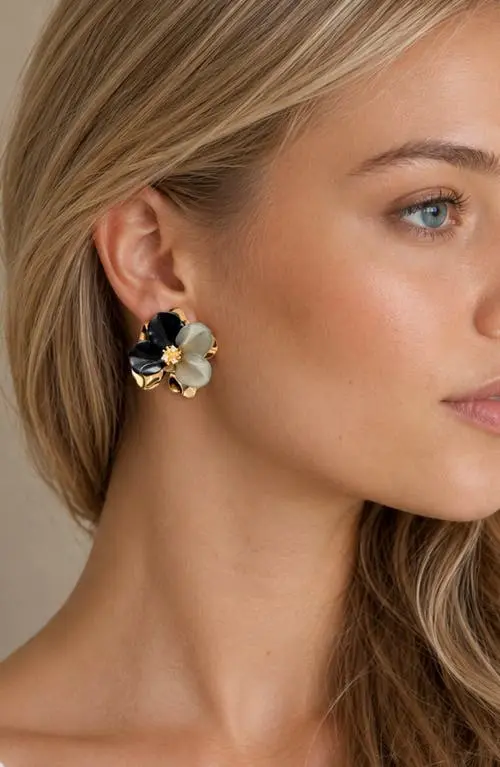 LA MENO Two Tone Flower Stud Earrings