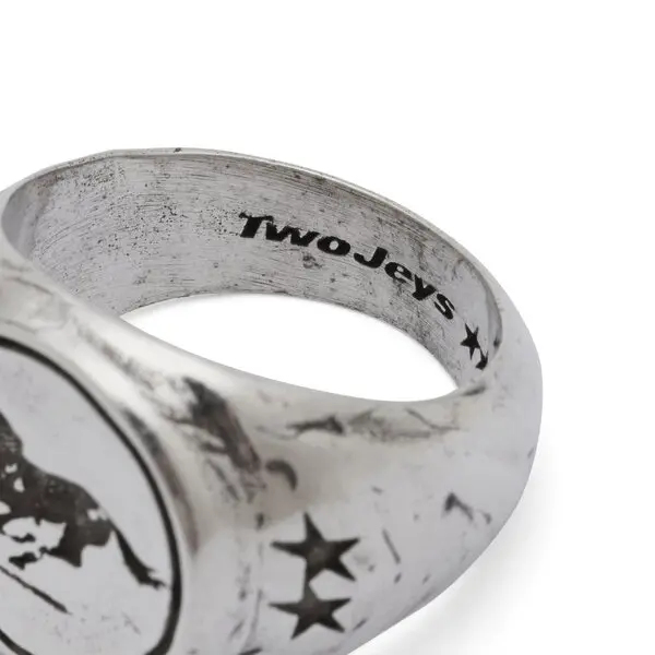 TWOJEYS Galloping Signet Ring