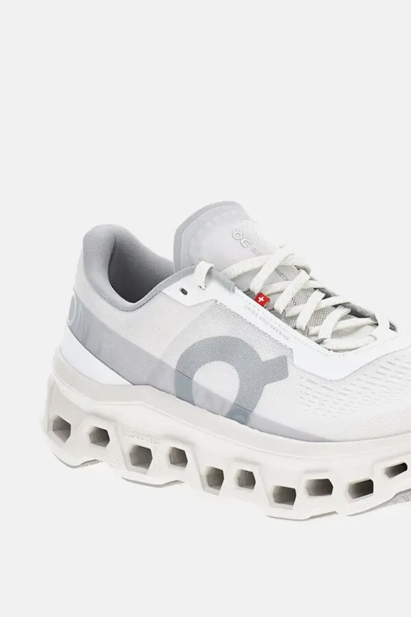 On Cloudmonster Sneakers - White