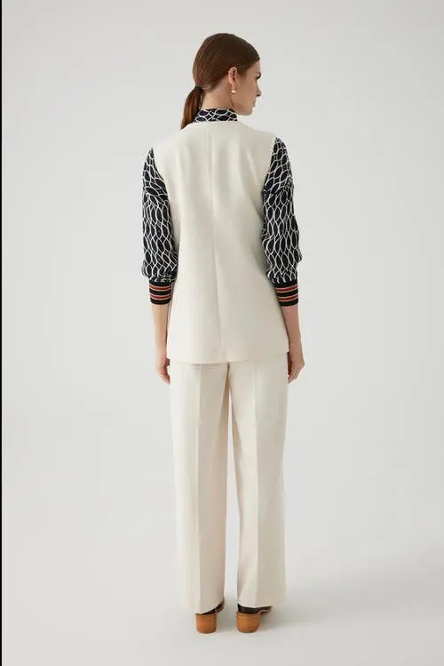 EXQUISE Anisa Buttoned Vest