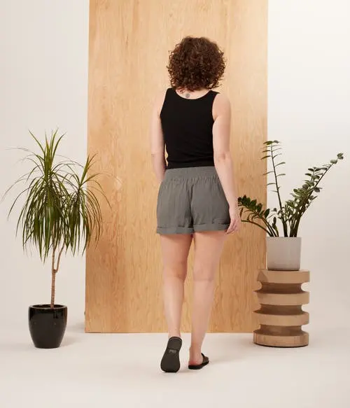 KNOWN SUPPLY Geo Short - Charcoal