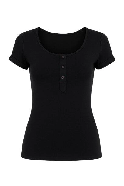 CONQUISTA Button Detail Tee