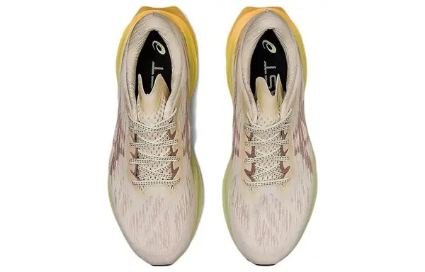 Asics Novablast 3 Fawn