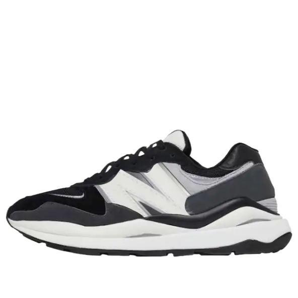 NEW BALANCE 57/40 Sneakers - Black/white