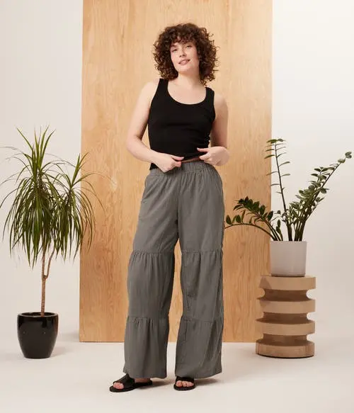KNOWN SUPPLY Malibu Tiered Wide-leg Pants - Charcoal