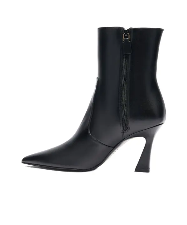 STUART WEITZMAN Pointed-toe Leather Boots