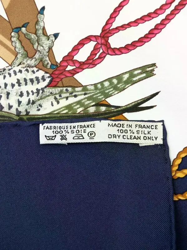 Hermès 2000-2026 Les Oiseaux Du Roy Silk Scarf 90 Scarves